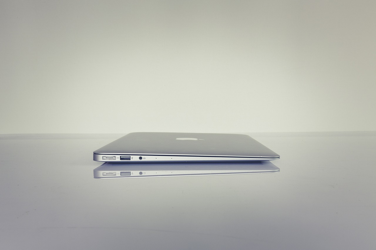 The Difference Between MacBook Pro and MacBook Air